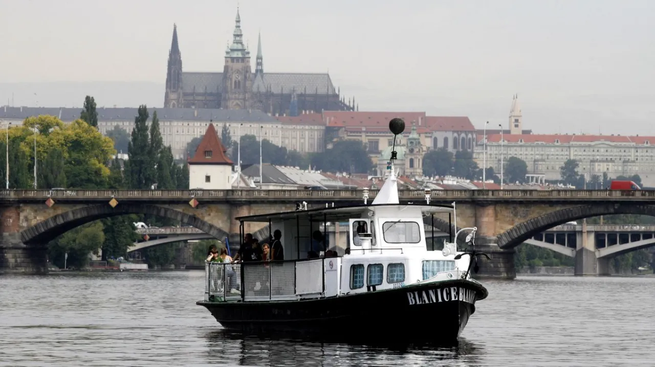 Pražský přívoz omezí provoz, dvě linky končí — ČT24 — Česká televize