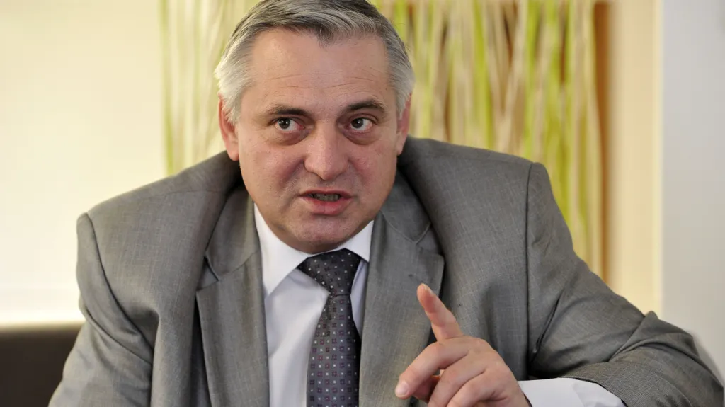 Kvůli šéfovi ÚOHS se Zeman s vládou nerozhádá, jmenuje Rafaje — ČT24 ...