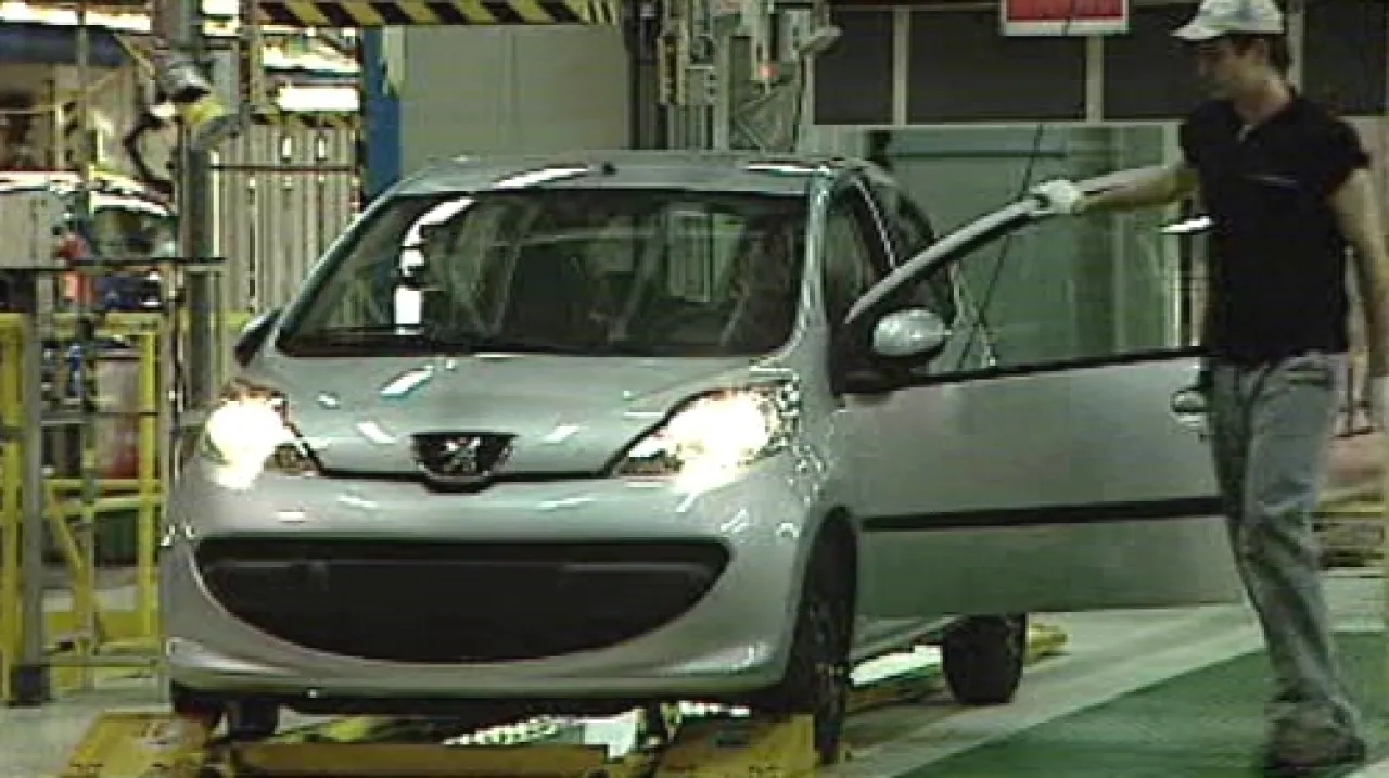 Zaměstnanci automobilek dále vyjednávají o platech, v TPCA slaví úspěch — ČT24 — Česká televize