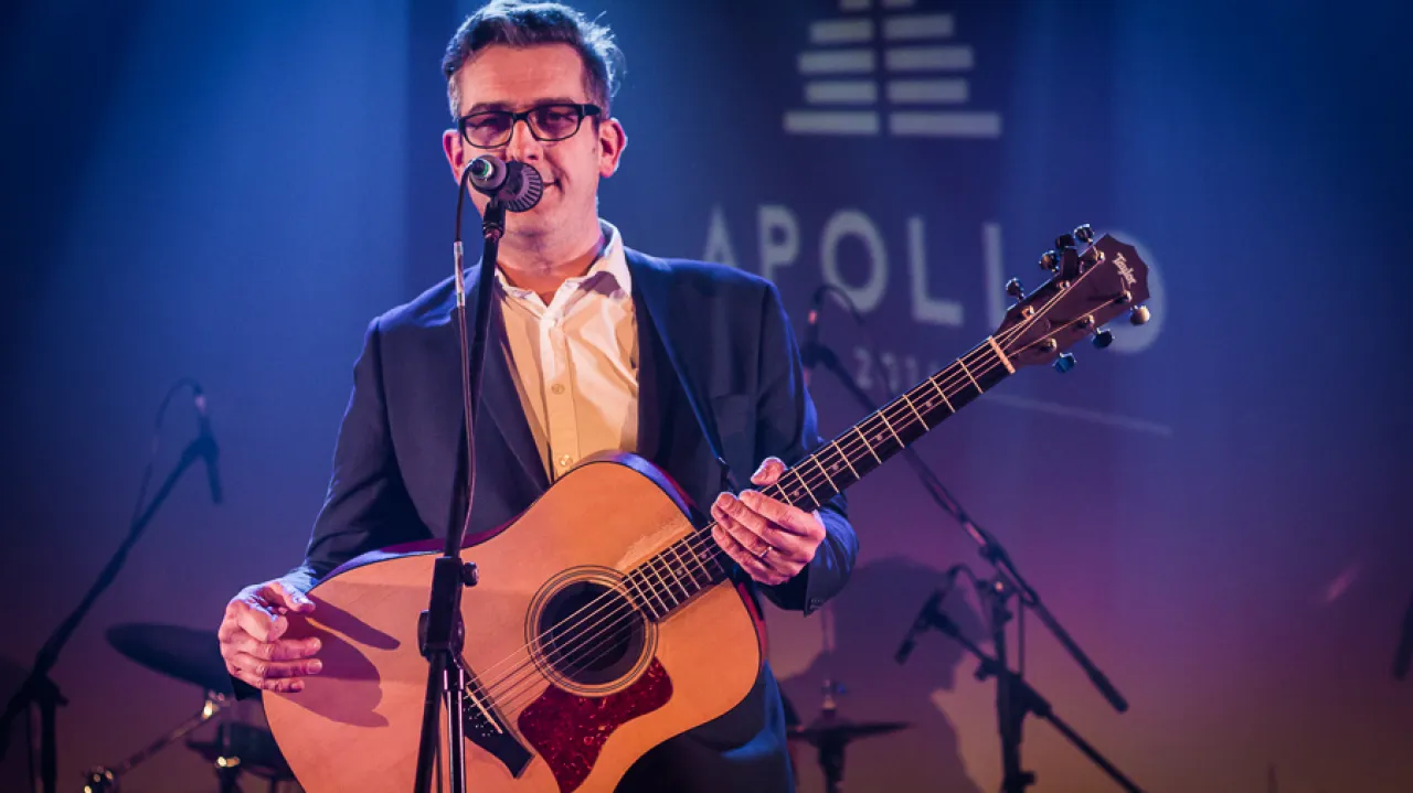 Adrian T. Bell si za odlišný pohled na svět vysloužil Apollo — ČT24 ...