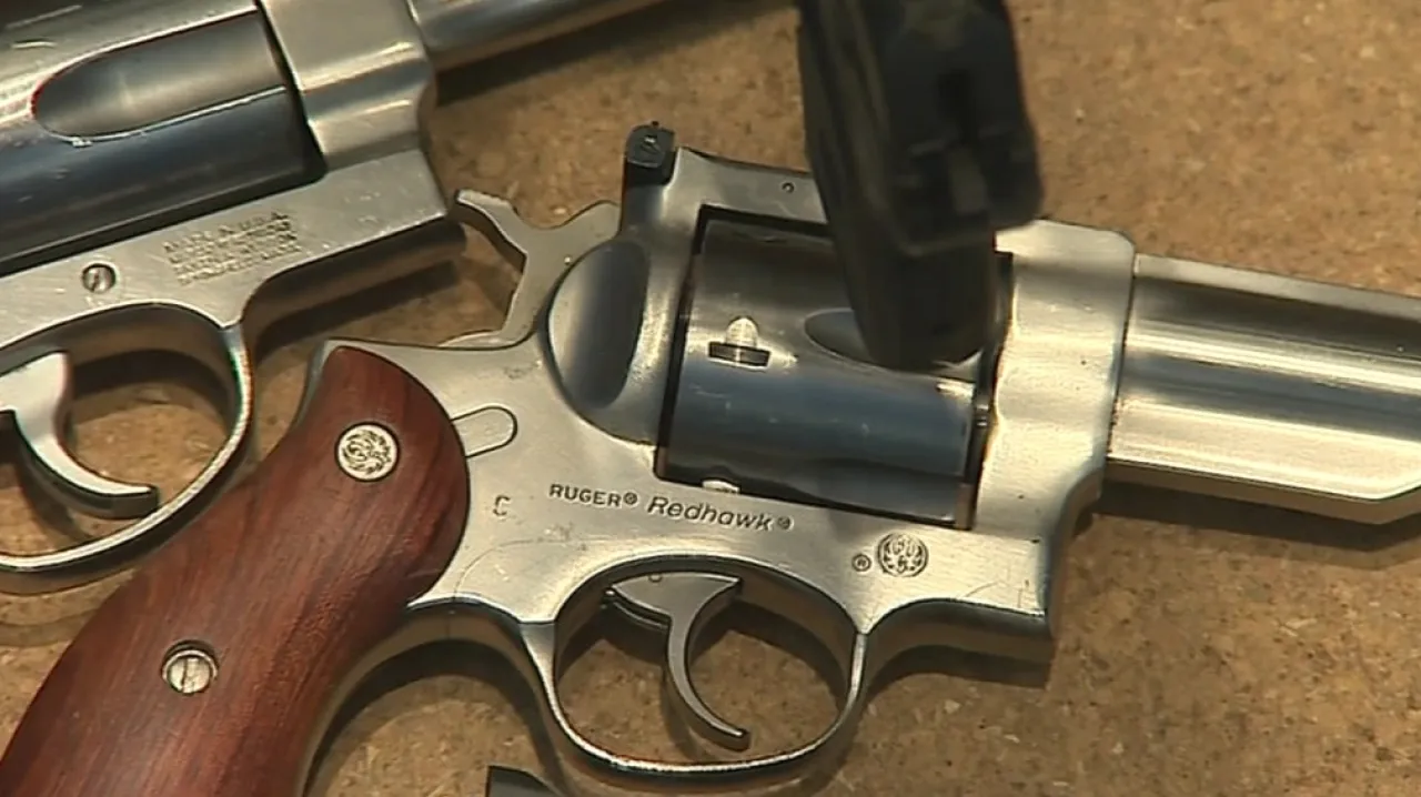 Muž z Havlíčkobrodska měl doma zbraně i yperit — ČT24 — Česká televize