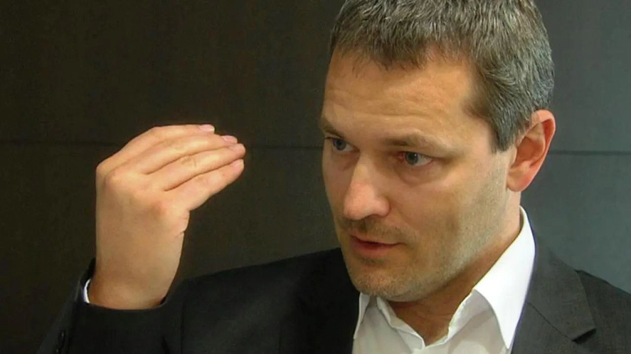 Rampula pro Týden.cz: Odcházím i kvůli Pospíšilově konci — ČT24 — Česká ...