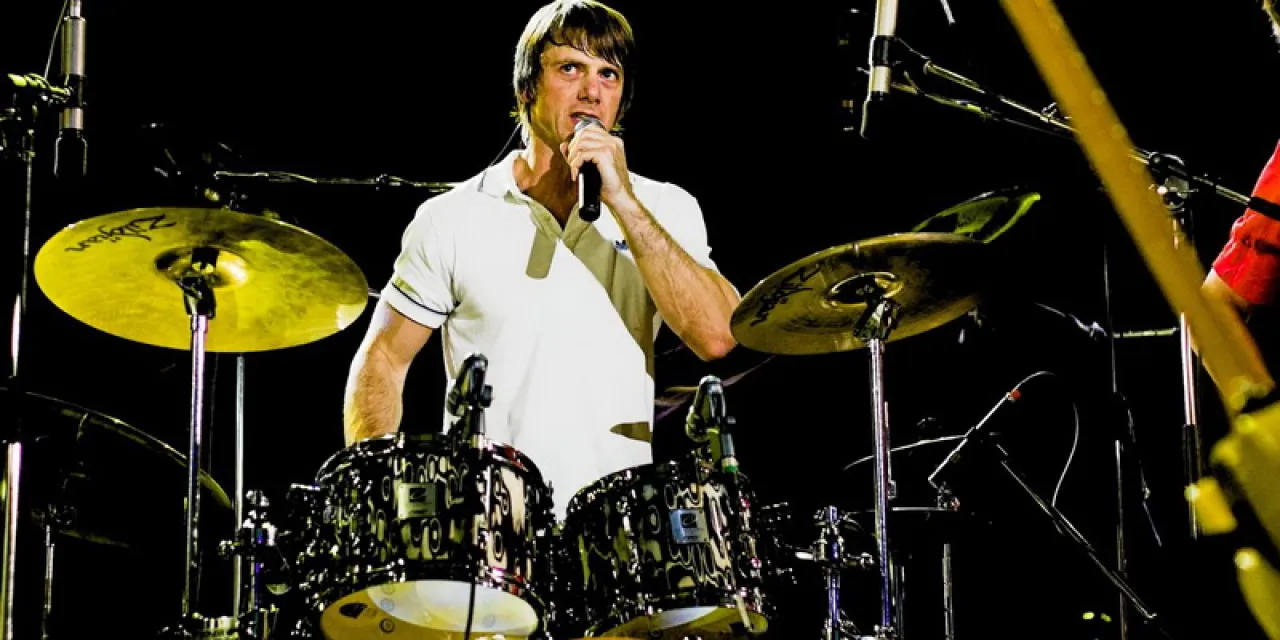 Bubeník kapely Chinaski zemřel při dopravní nehodě — ČT24 — Česká televize