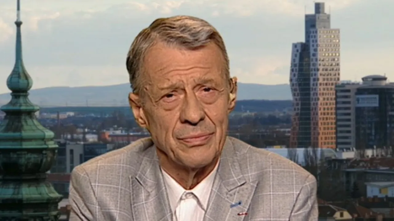 „Nejhorší je černobílé vidění světa,“ říká Petr Uhl — ČT24 — Česká televize