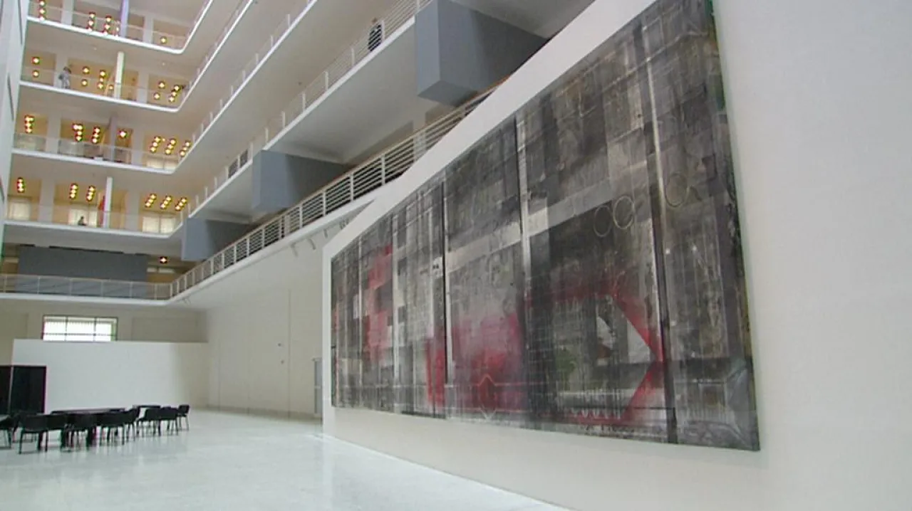 Pošlapané plátno z Národního divadla se skví v Národní Galerii — ČT24 ...
