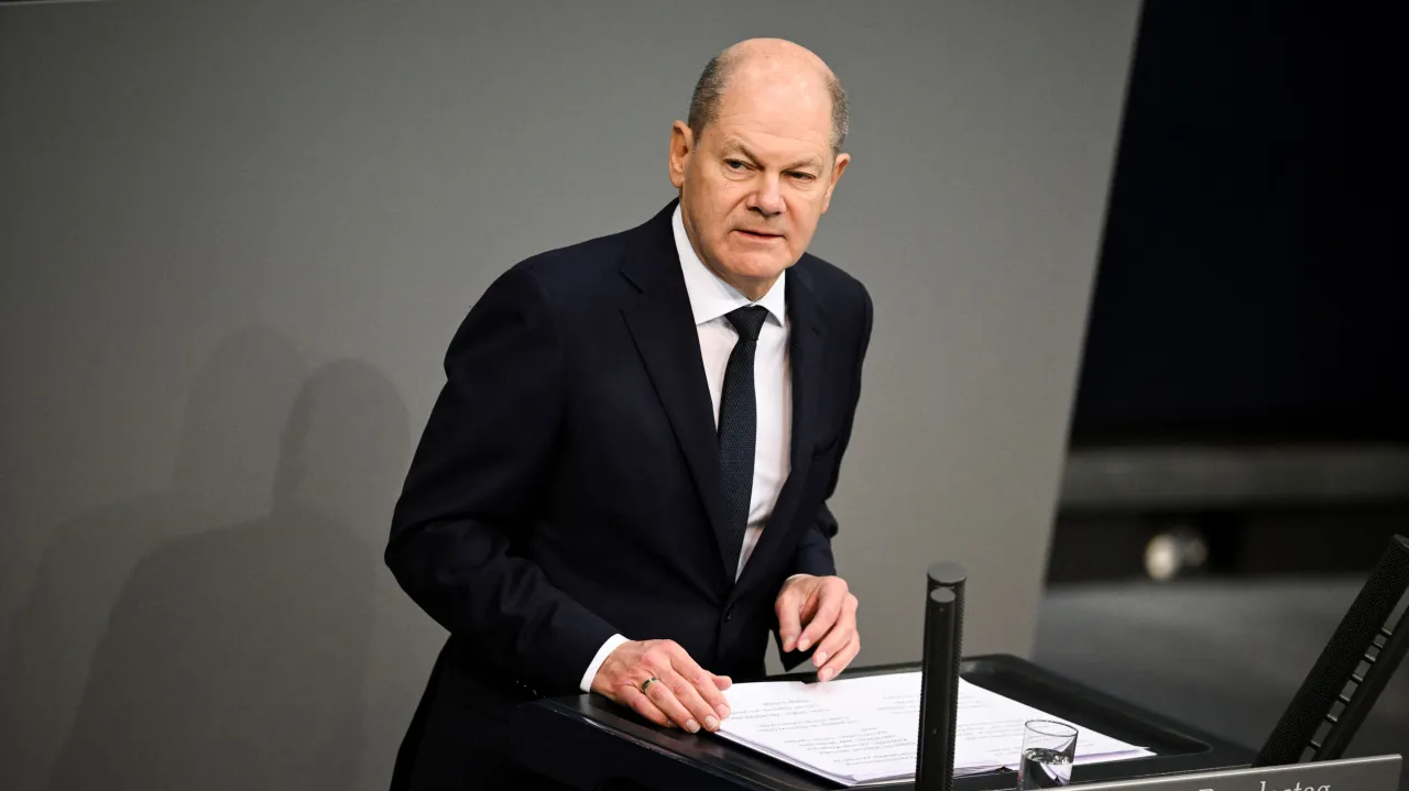 Ukrajinci musejí sami rozhodnout, jak bude vypadat mír, řekl Scholz. Čínu vyzval k tlaku na ...