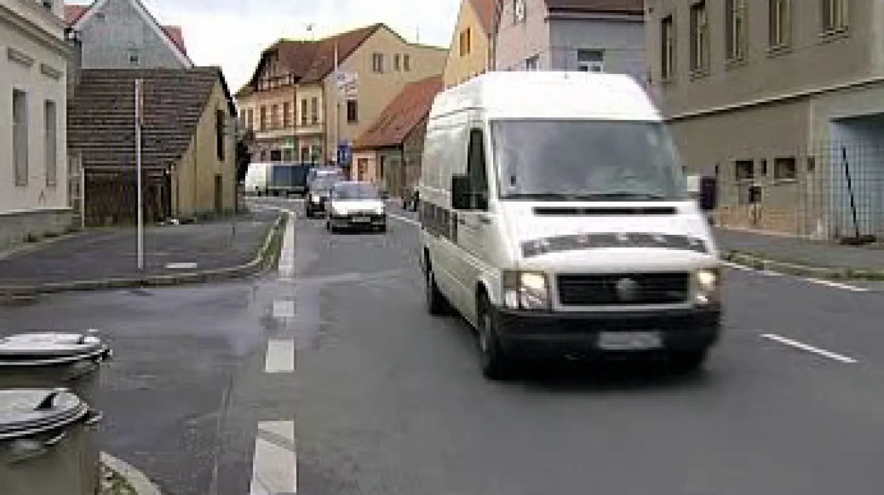 Silnice podél železnice spojí Modřany s obchvatem, schválila rada ...