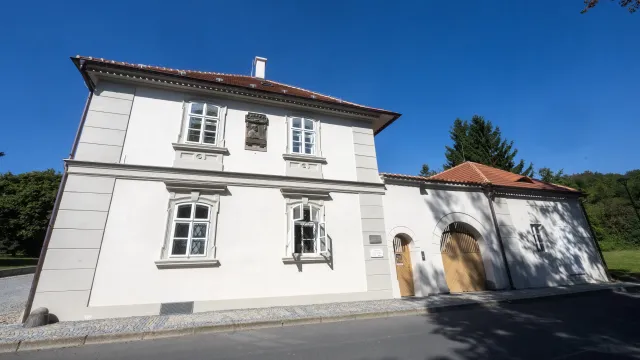 V rodném domě Antonína Dvořáka otevřelo interaktivní muzeum — ČT24 ...