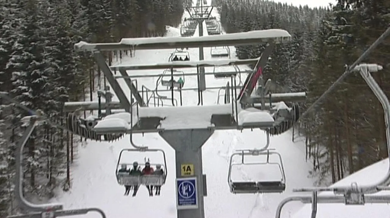 Po oblevě sníh na jesenických sjezdovkách zmrznul — ČT24 — Česká televize