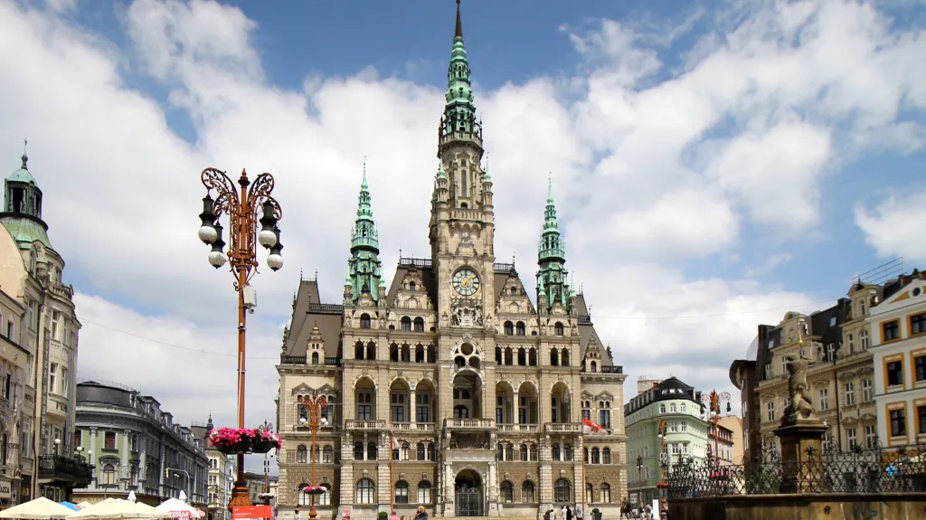 Čtrnáct radnic i dvě historické tramvaje se staly národními kulturními ...