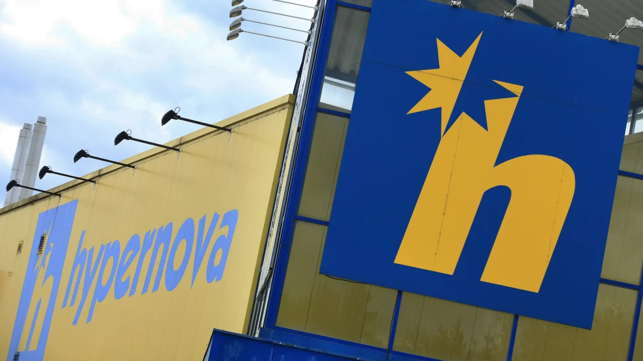 Hypernovy a prodejny Albert na Slovensku končí — ČT24 — Česká televize