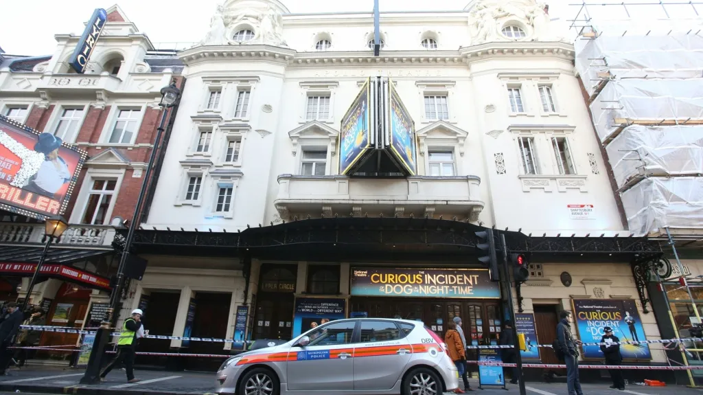 Příčina neštěstí v divadle je nejasná, statici budovu zabezpečili — ČT24 — Česká televize