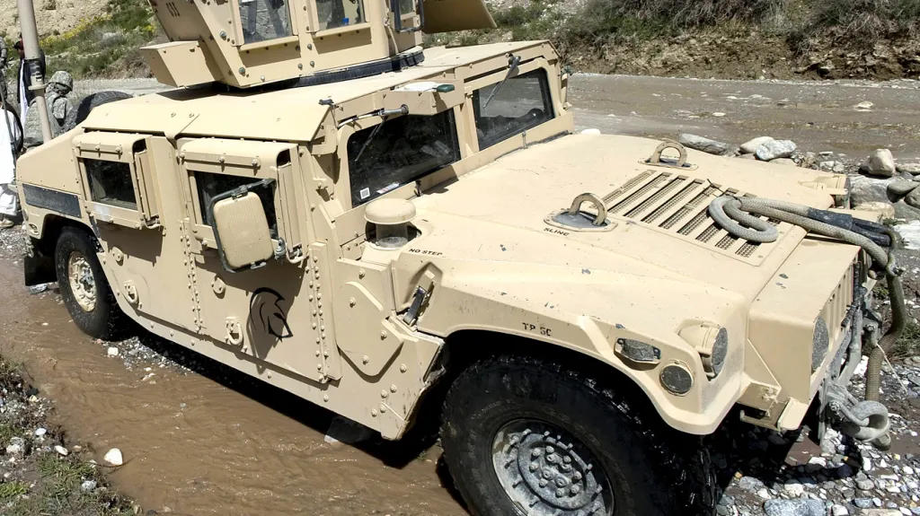 Americké zbraně pro Ukrajinu: Drony, humvee a radary — ČT24 — Česká ...