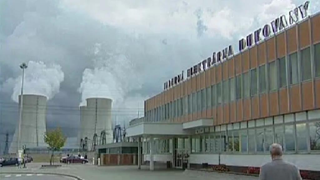 Nešikovný technik vypnul Dukovany — ČT24 — Česká televize