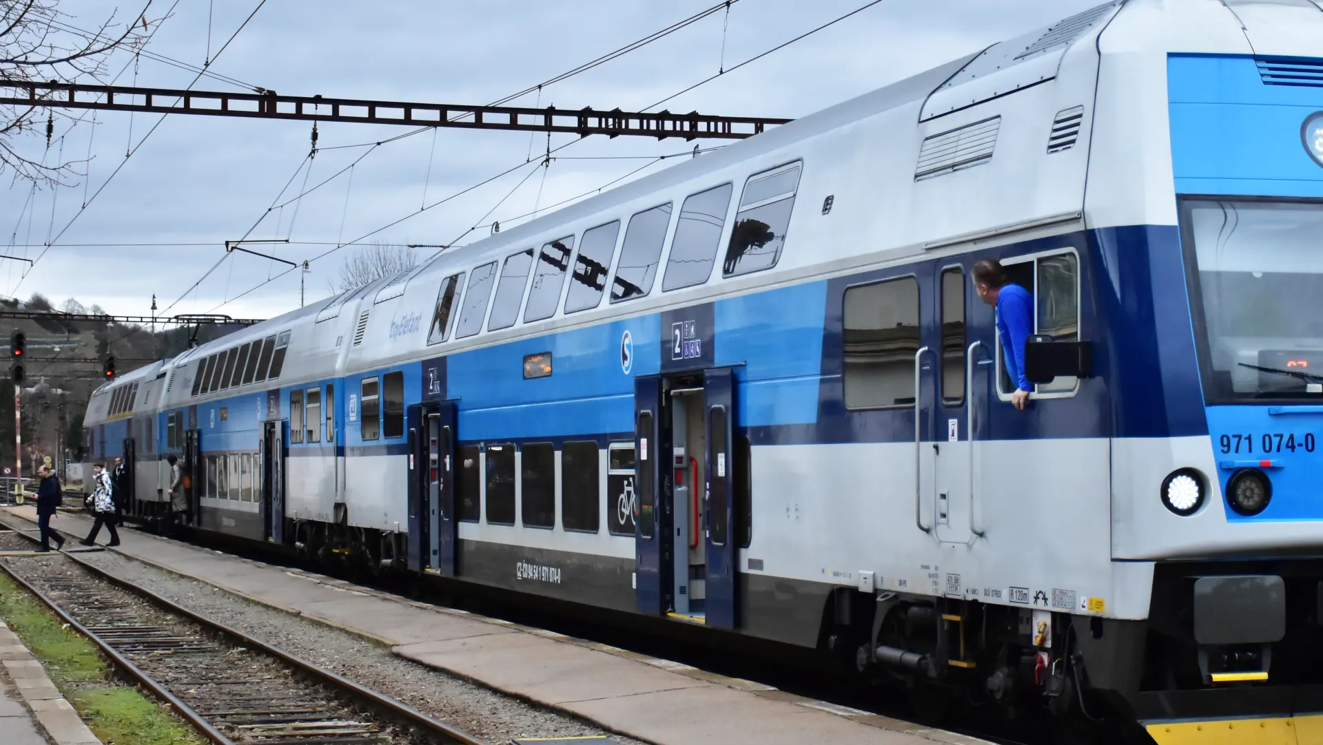 Víkendová výluka zkomplikuje cesty vlakem z Prahy na západ. Od pondělí naváže modernizace ...