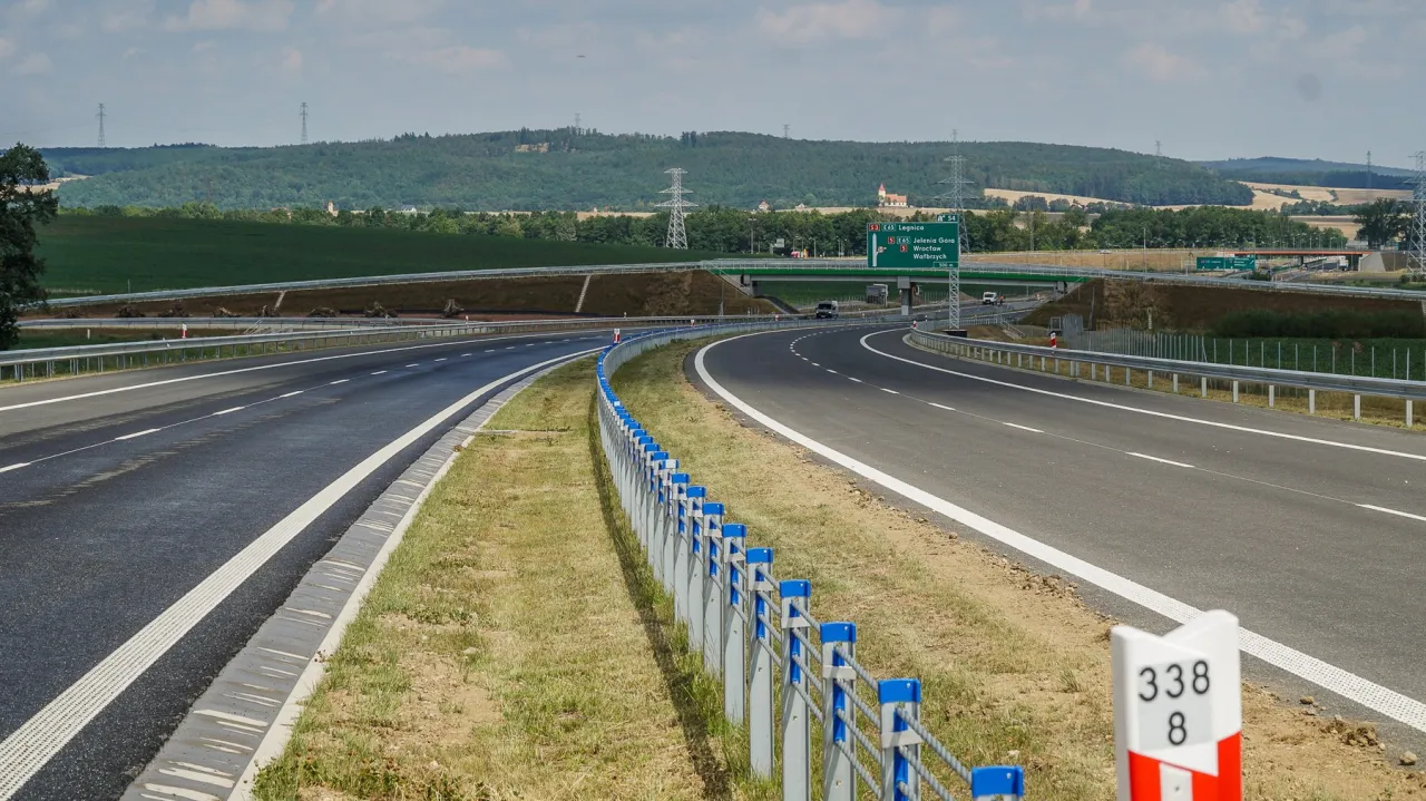 Poláci otevřeli předposlední úsek dálnice S3, na D11 se stále čeká ...