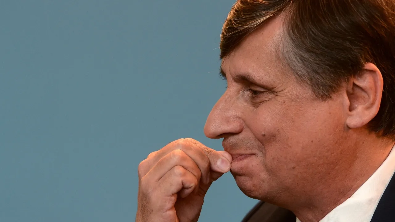 Fischer do Lucemburska? Je to fáma, tvrdí ministr — ČT24 — Česká televize