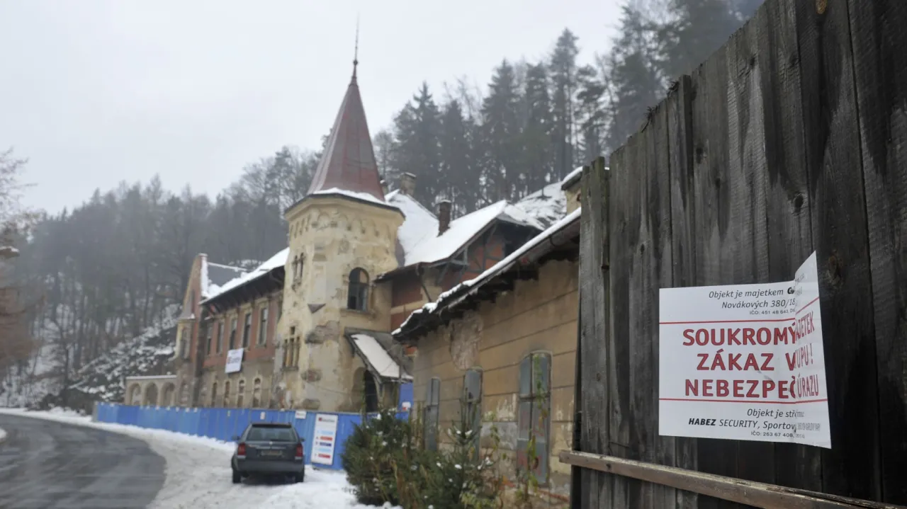 Lázně Kyselka: Nejen záchrana, ale i demolice? — ČT24 — Česká televize