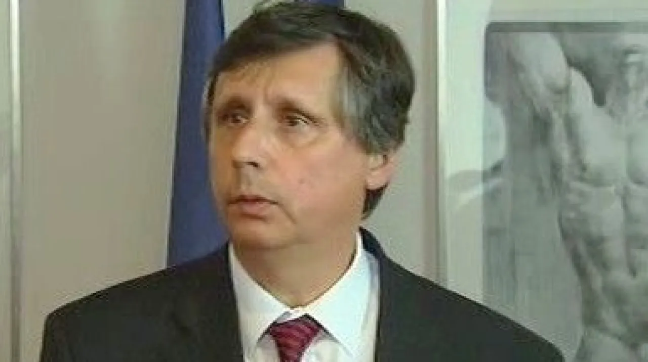 Fischer sestavuje vládu, křesla zatím nenabízí — ČT24 — Česká televize